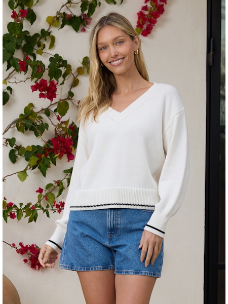 The Nova V Neck in Chalk Navy – Fathom & Co.